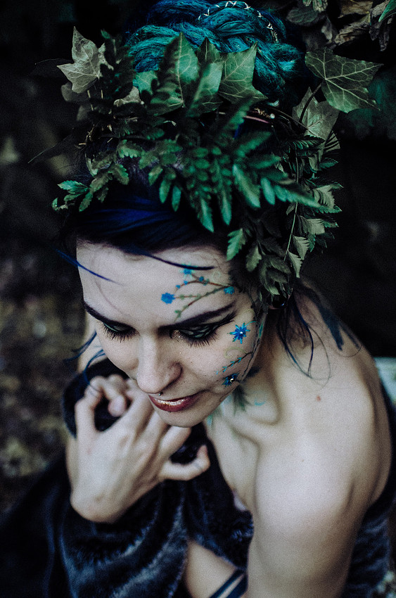 Silvery Moon Photography | A Dark and Brooding Mama Nature Vibe